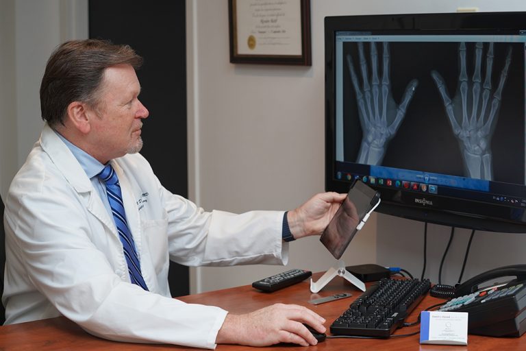 Hand Surgeon Montreal, Ottawa, Toronto | Trigger Finger, Carpal Tunnel